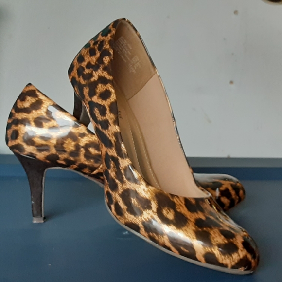 comfort plus by Predictions | Shoes | Leopard Cheetah Patent Kitten ...
